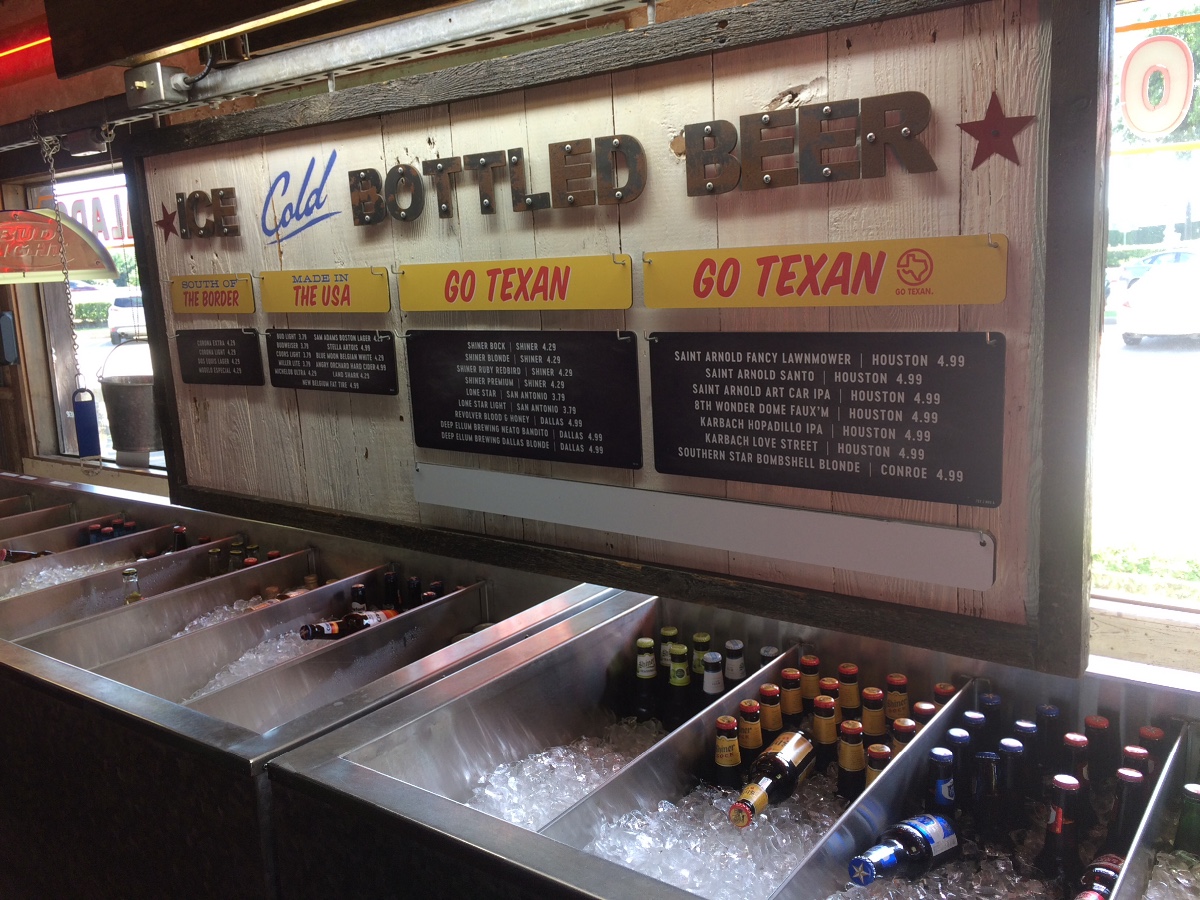 Appetizers and drinks at Willies in Sugar Land!